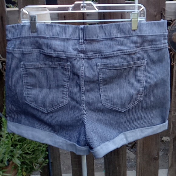 Time and Tru | Shorts | Womens Shorts Very Stretchy Material Navy Blue ...
